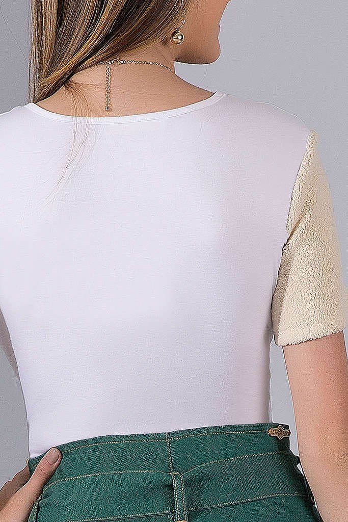 T-shirt Off White Mangas Pelo de Carneiro Império Z