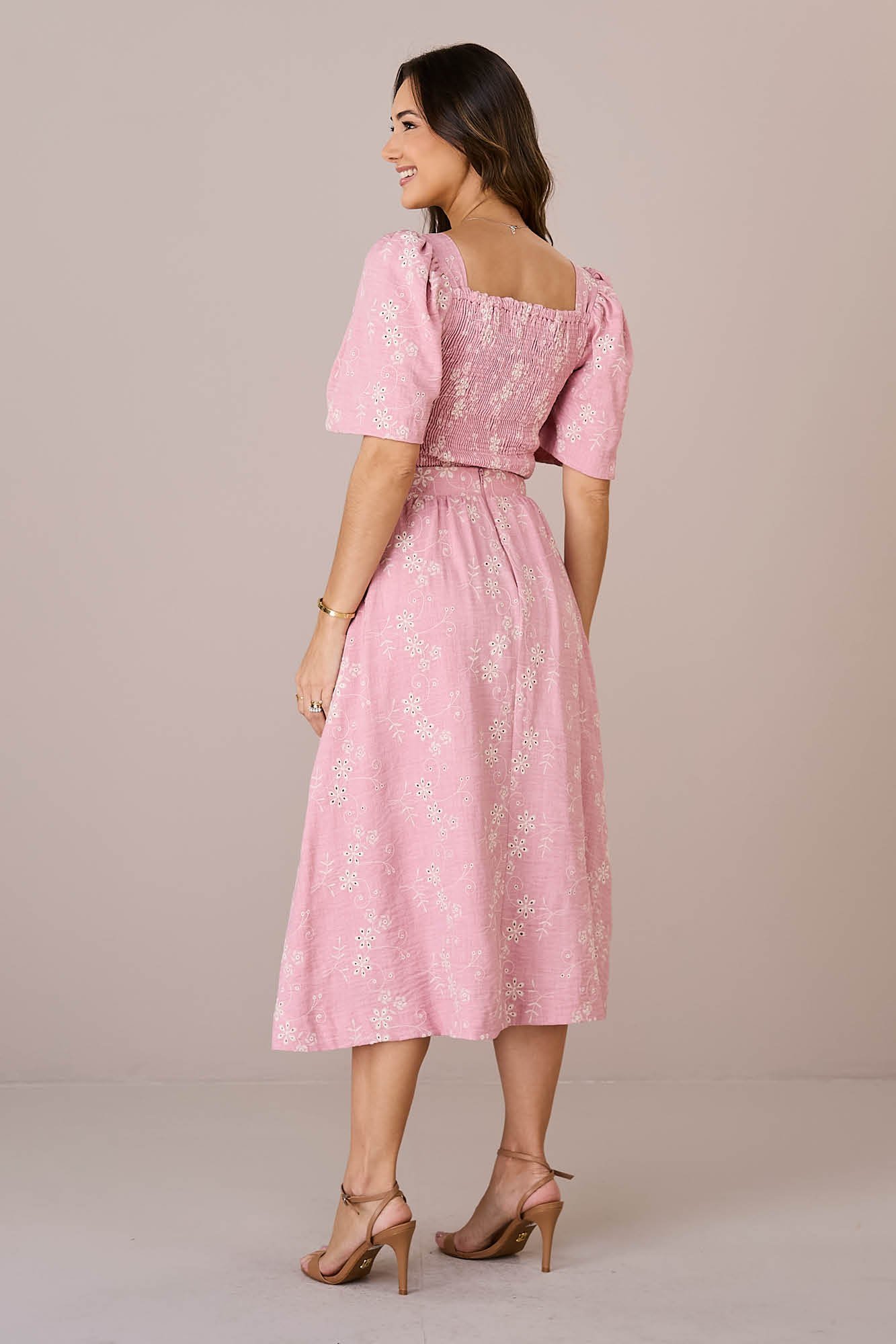 Conjunto Rosa Midi Crepe Blusa de Lastex e Saia Godê Helen Tatá Martello