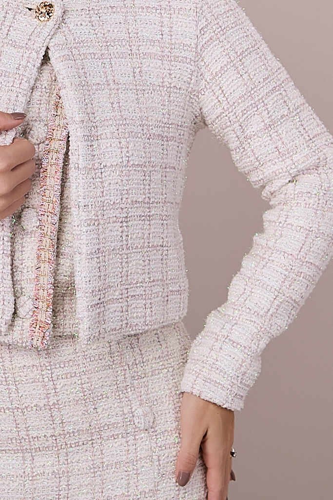 Casaco Rosa Curto no Tweed com Botão Flor Valentina Tata Martello